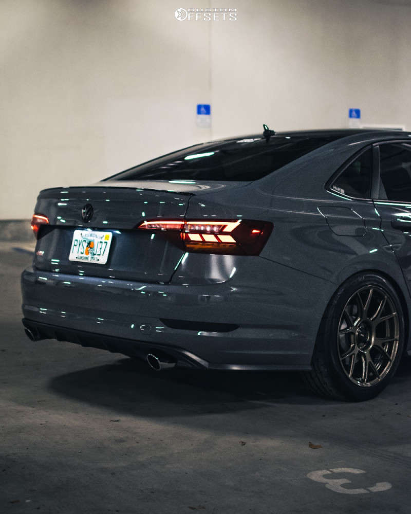 2019 Volkswagen Jetta with 18x8.5 43 Konig Ampliform and 235/45R18 ...