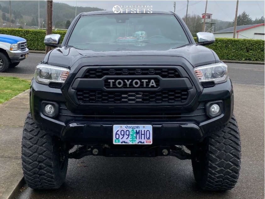 2019 Toyota Tacoma with 20x12 -45 Fuel Hostage and 35/12.5R20 Maxxis ...
