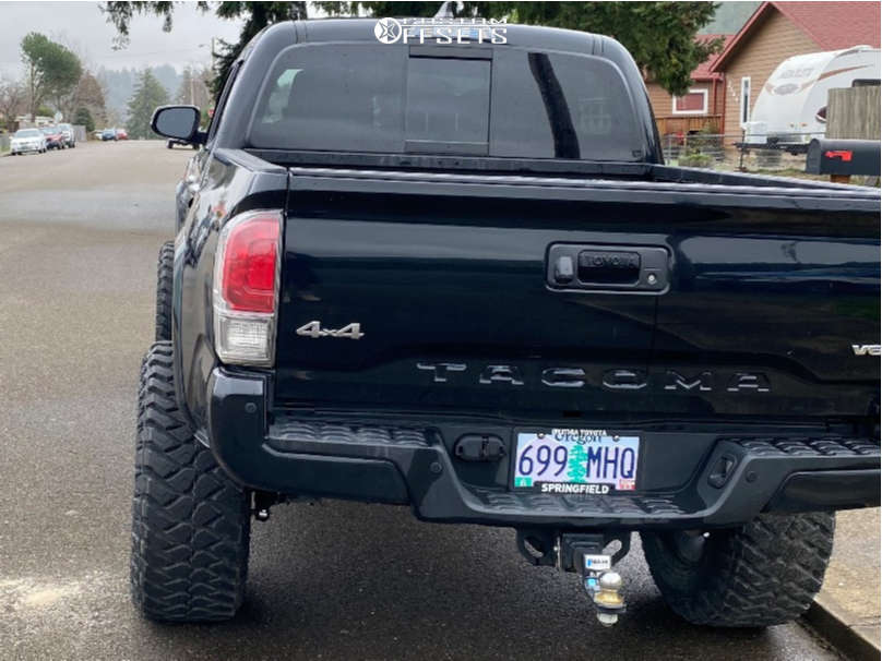 2019 Toyota Tacoma with 20x12 -45 Fuel Hostage and 35/12.5R20 Maxxis ...