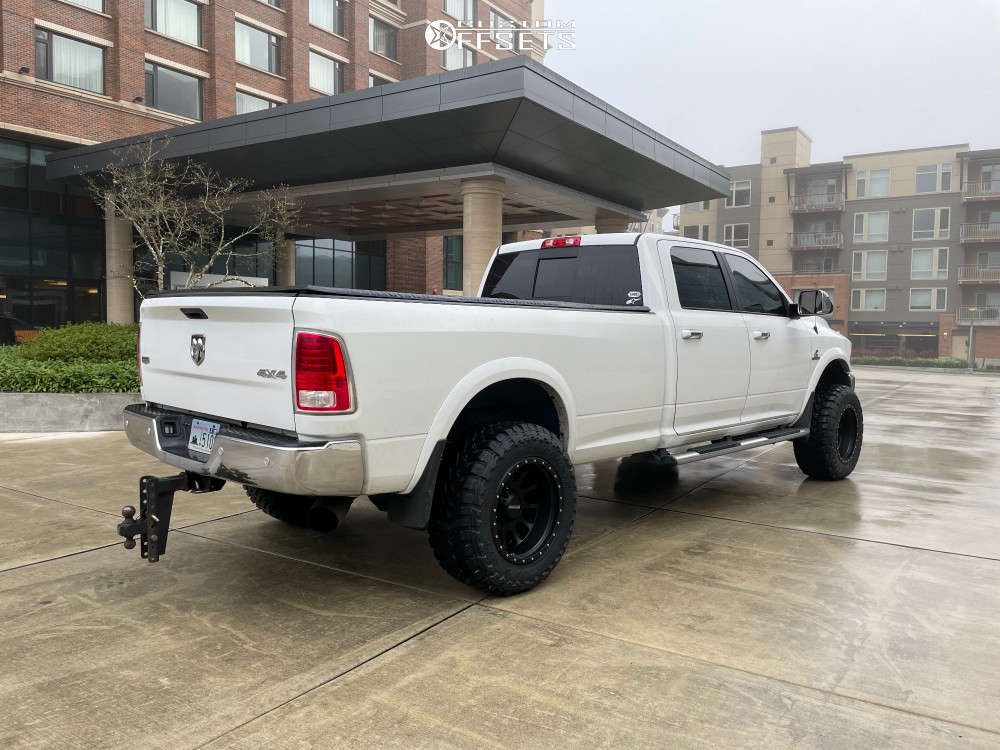 2016 Ram 2500 with 20x12 -52 Method Mr605 and 35/13.5R20 Toyo Tires ...