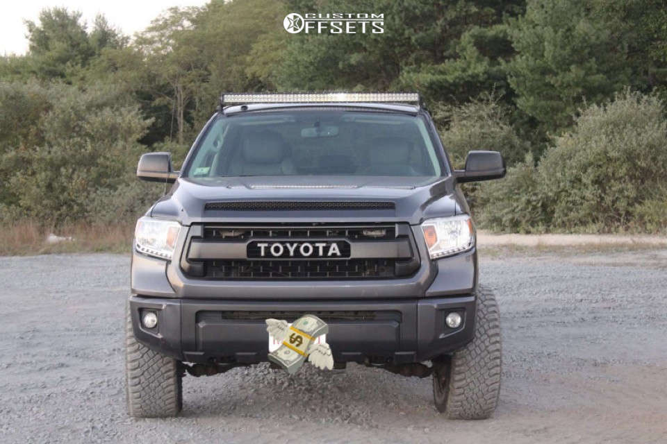 2015 Toyota Tundra with 18x10 -24 Moto Metal Mo962 and 33/12.5R18 ...