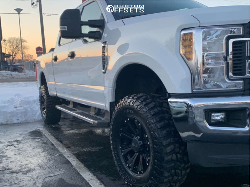 2019 Ford F-250 with 18x9 0 Helo He901 and 305/70R18 Cooper Discoverer ...