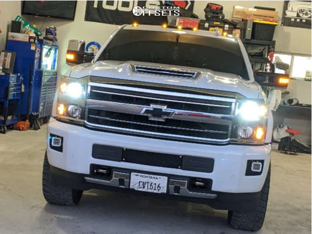 2019 Chevrolet Silverado 3500 HD with 22x10 -18 Fuel Contra and 305 ...