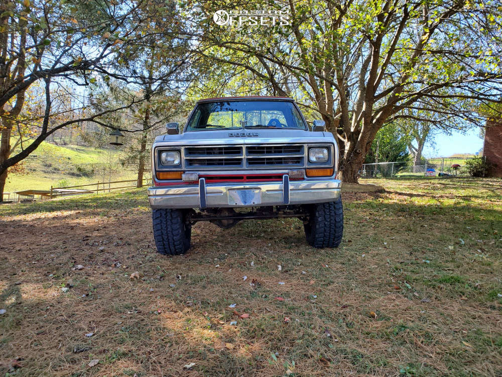 1988 Dodge W150 with 20x12 -51 Vision Split and 35/12.5R20 Federal ...
