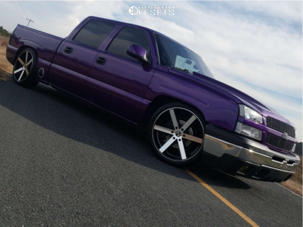 2005 Chevrolet Silverado 1500 with 22x9.5 30 Ravetti M3 and 29/10.5R22 ...