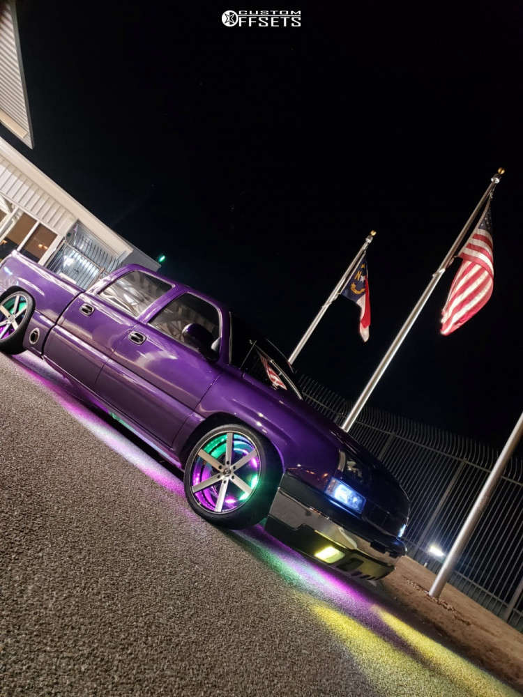 2005 Chevrolet Silverado 1500 with 22x9.5 30 Ravetti M3 and 29/10.5R22 ...