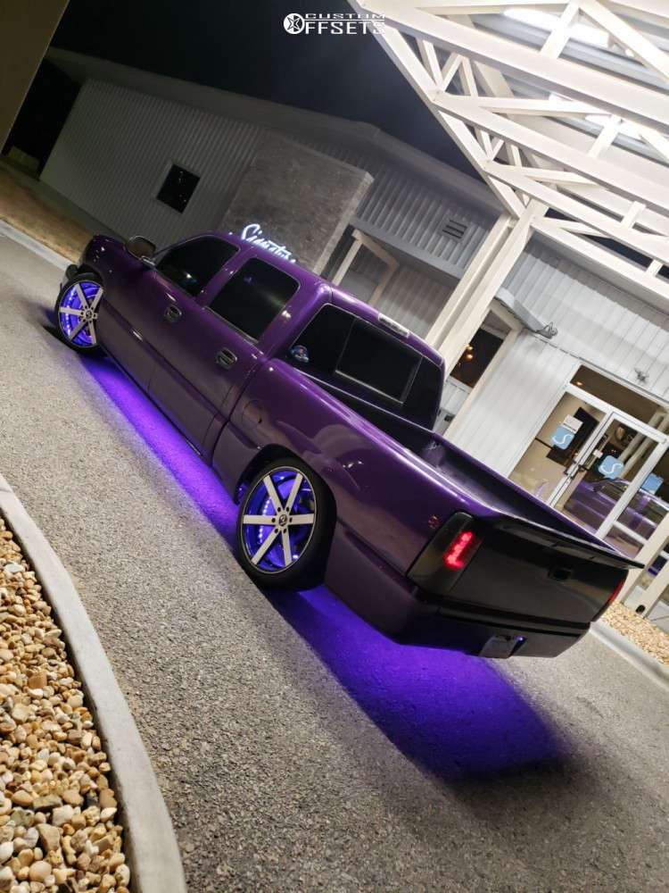 2005 Chevrolet Silverado 1500 with 22x9.5 30 Ravetti M3 and 29/10.5R22 ...