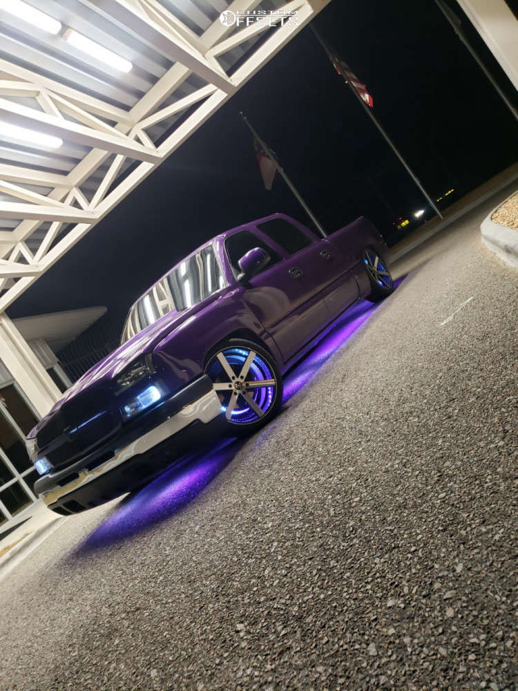 2005 Chevrolet Silverado 1500 with 22x9.5 30 Ravetti M3 and 29/10.5R22 ...