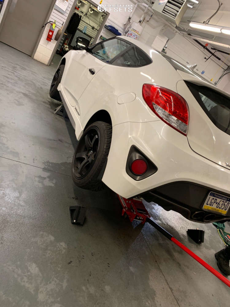 2015 Hyundai Veloster with 18x8.5 35 XXR 555 and 225/40R18 Federal ...