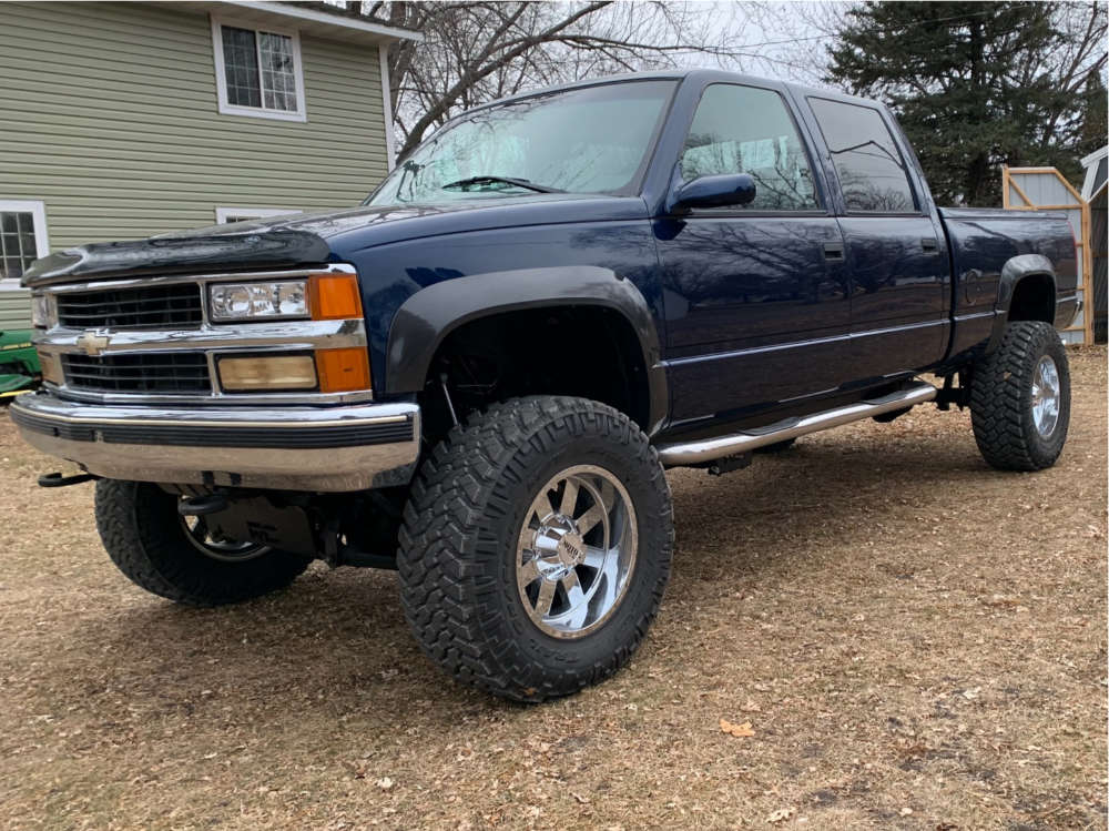 1999 Chevrolet K2500 with 18x10 -24 Moto Metal Mo962 and 35/12.5R18 ...