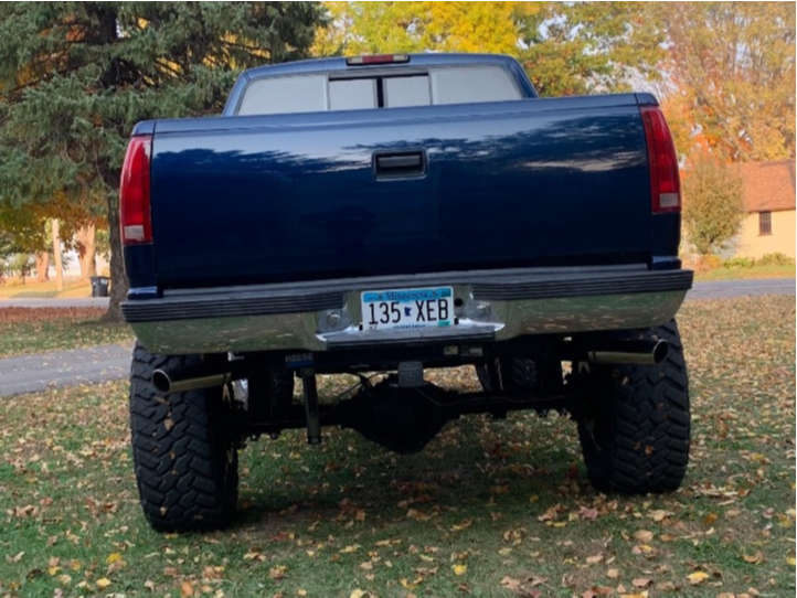 1999 Chevrolet K2500 with 18x10 -24 Moto Metal Mo962 and 35/12.5R18 ...