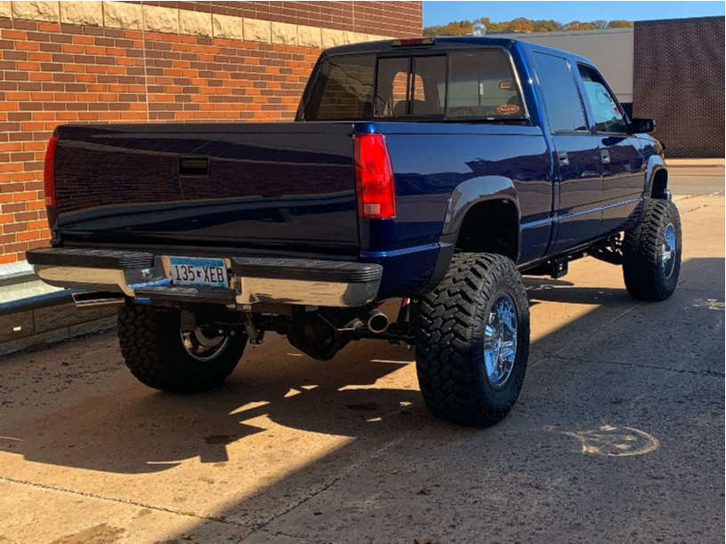 1999 Chevrolet K2500 with 18x10 -24 Moto Metal Mo962 and 35/12.5R18 ...