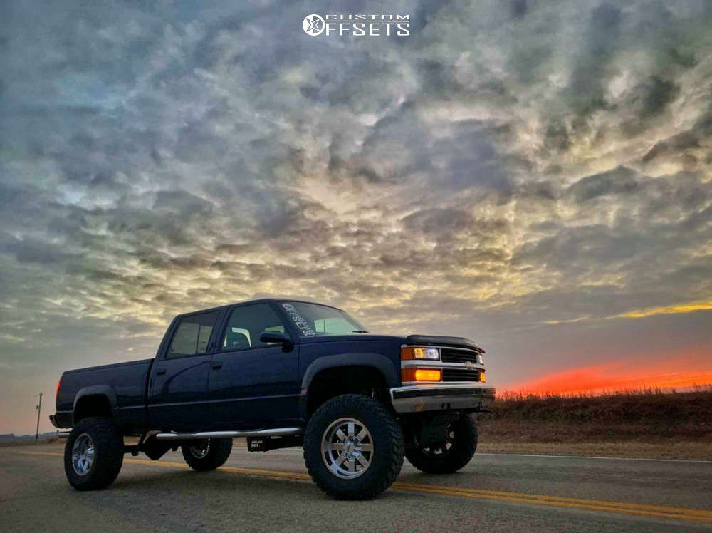 1999 Chevrolet K2500 with 18x10 -24 Moto Metal Mo962 and 35/12.5R18 ...