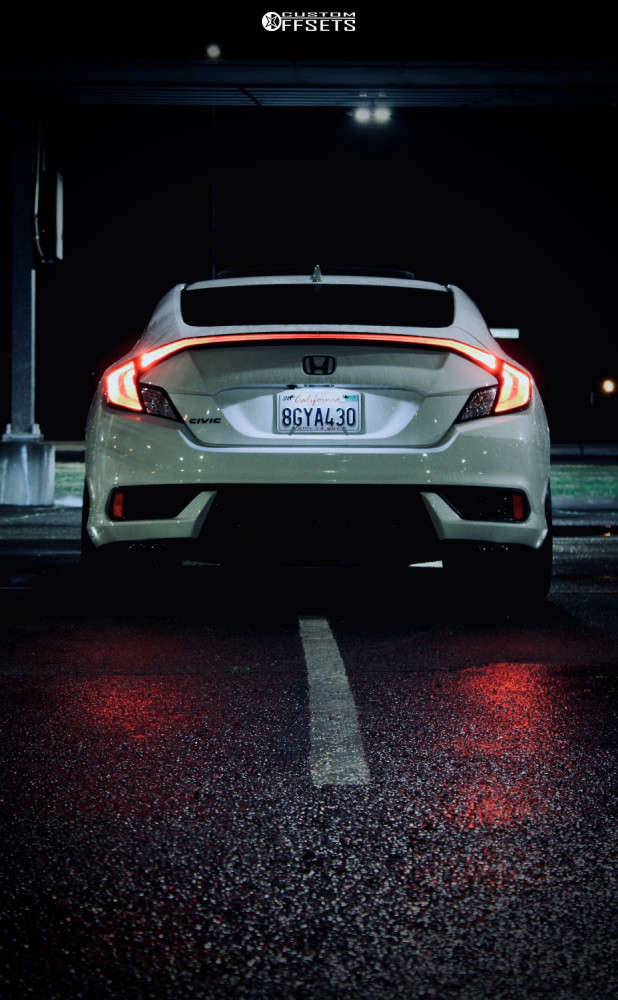 2018 Honda Civic with 18x8.5 35 AVID1 AV32 and 235/40R18 Federal SS595 ...