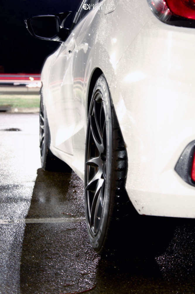 2018 Honda Civic with 18x8.5 35 AVID1 AV32 and 235/40R18 Federal SS595 ...