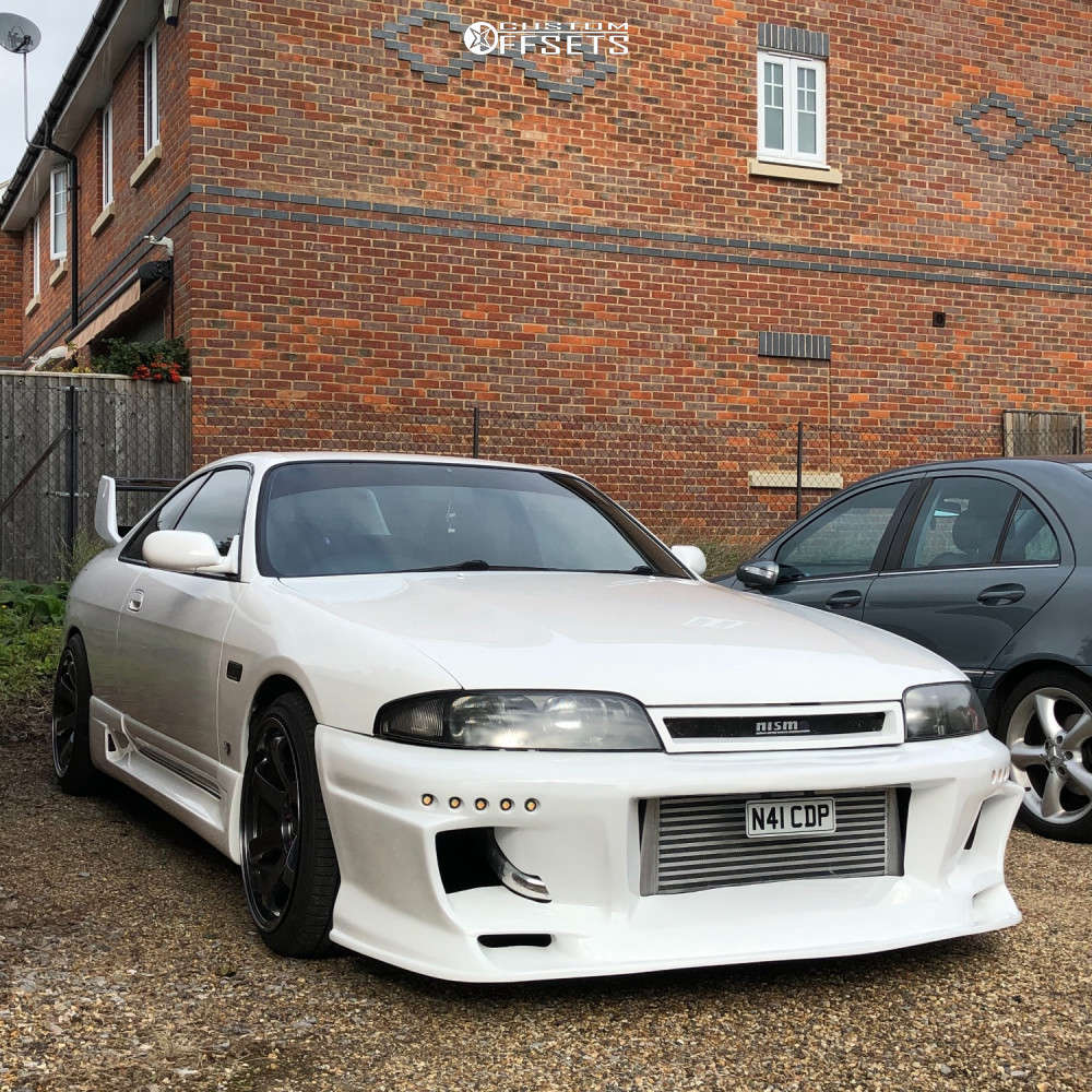 1995 Nissan Skyline R33 with 18x9.5 30 Rota Grid and 225/40R18 Toyo ...
