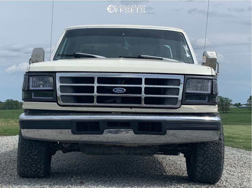 1995 Ford F-250 with 18x10 -24 Moto Metal Mo970 and 285/65R18 Venom ...