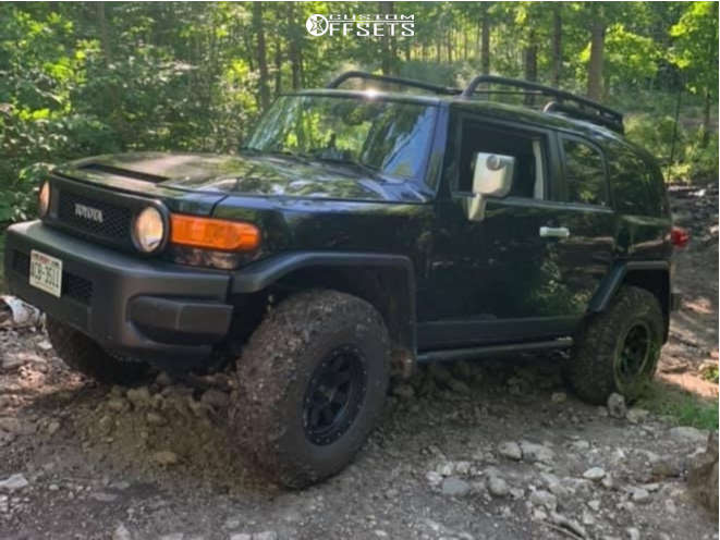 2007 Toyota FJ Cruiser with 16x8 12 Stealth Custom Series Sr8 and 31/10 ...