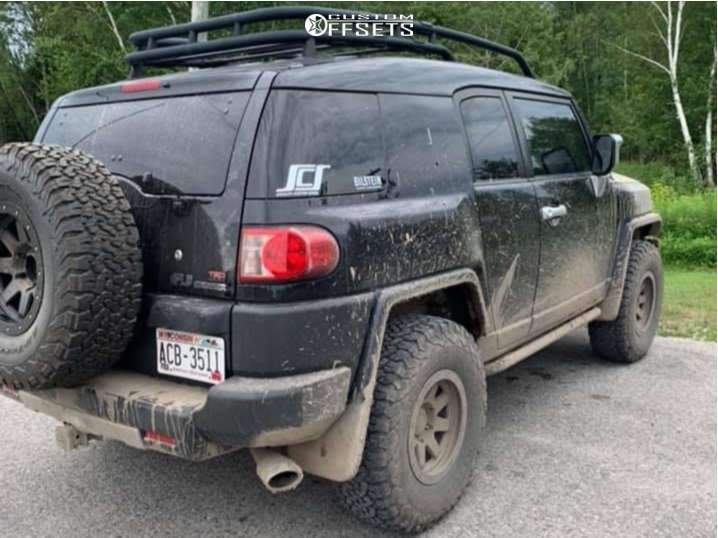 2007 Toyota FJ Cruiser with 16x8 12 Stealth Custom Series Sr8 and 31/10 ...
