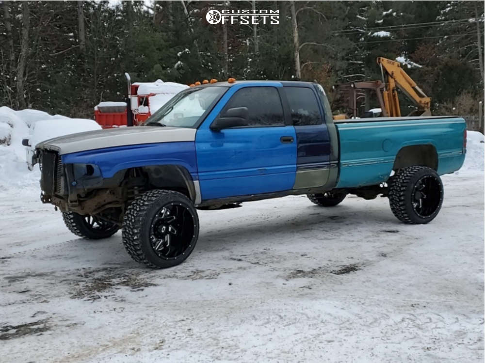 1998 Dodge Ram 2500 with 22x14 -76 Vision Spyder and 33/12.5R22 Kanati ...