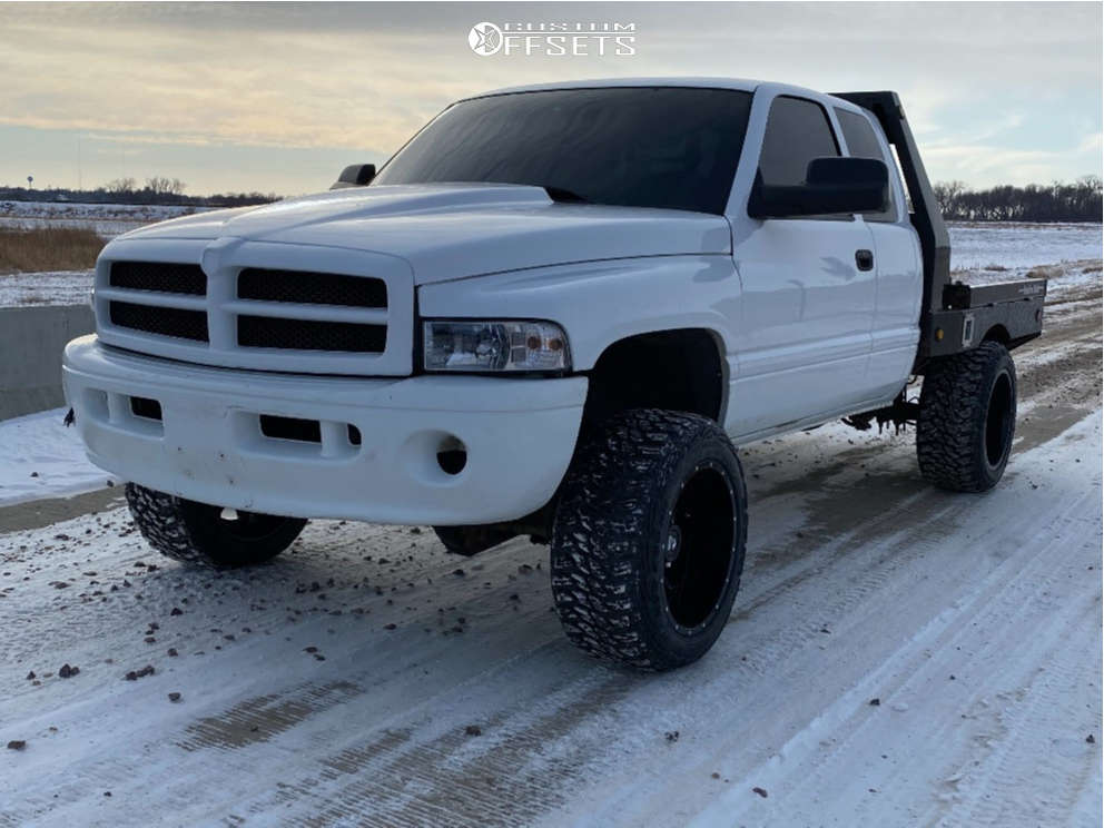 2001 Dodge Ram 2500 with 20x12 -44 Gear Off-Road 751bm and 33/12.5R20 ...