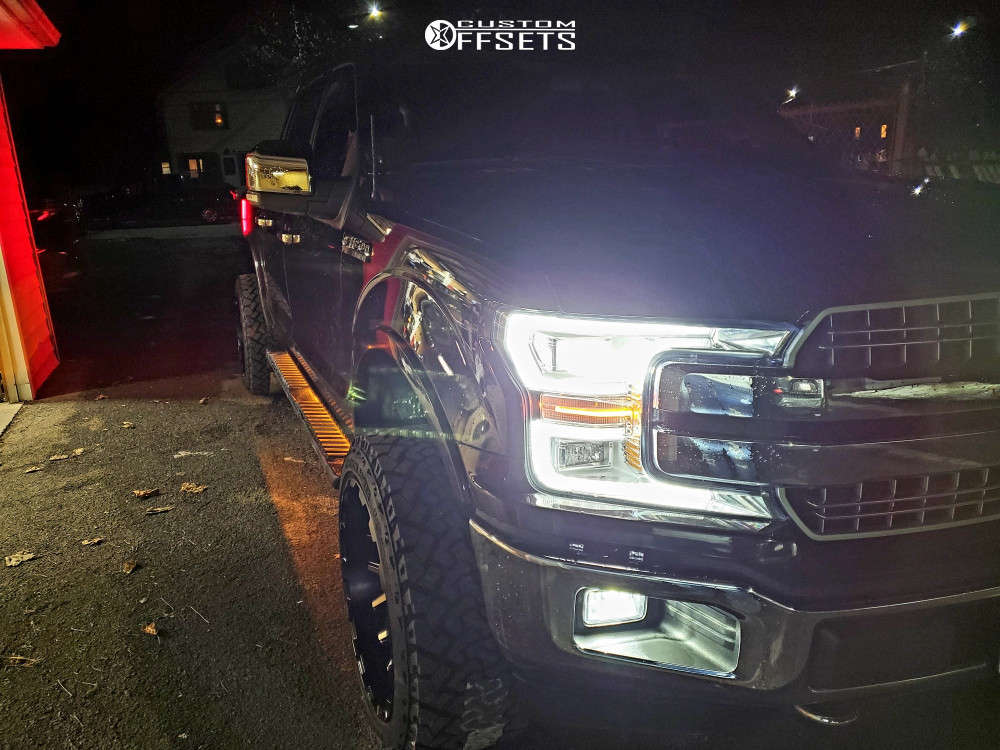 2019 Ford F-150 with 22x12 -44 V-Rock Recoil and 33/12.5R22 Venom Power ...