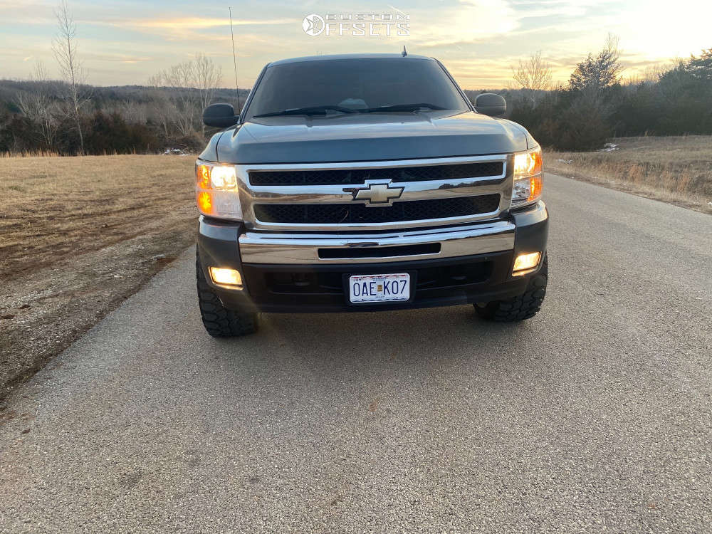 2007 Chevrolet Silverado 1500 with 22x12 -44 Hostile Fury and 33/12 ...