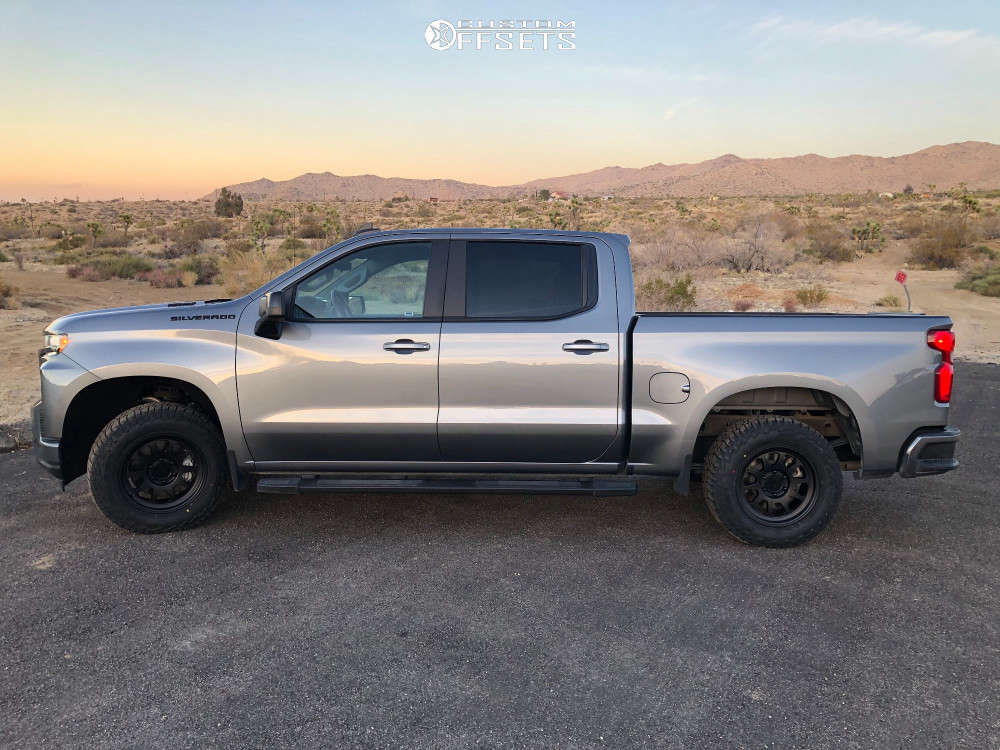 2020 Chevrolet Silverado 1500 with 18x9 18 Method MR316 and 265/65R18 ...