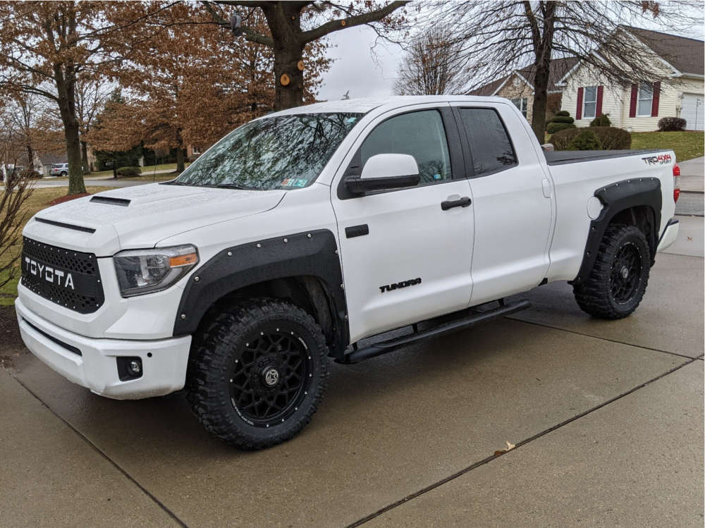 2018 Toyota Tundra with 20x9 18 Anthem Off-Road Avenger and 33/12.5R20 ...