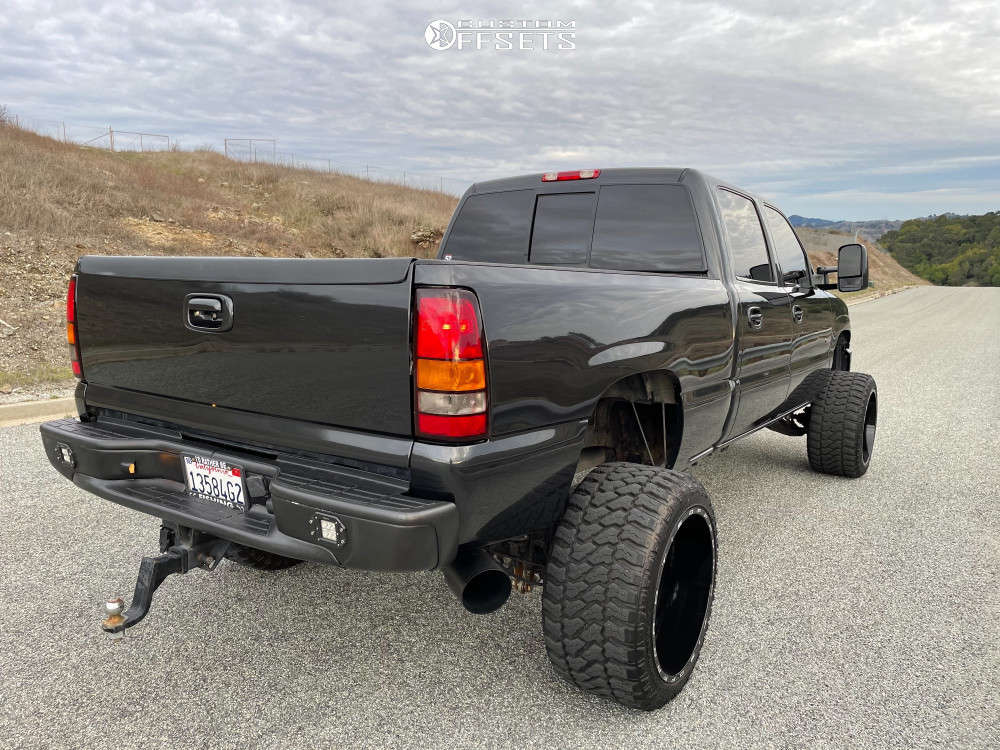 2005 GMC Sierra 2500 HD with 22x14 -76 TIS 544BM and 33/14.5R22 Fury ...