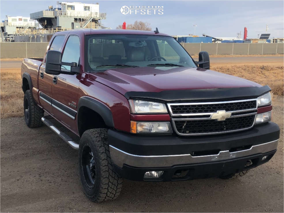 2006 Chevrolet Silverado 2500 HD with 17x9 -1 Fuel D611 and 32/8.5R17 ...