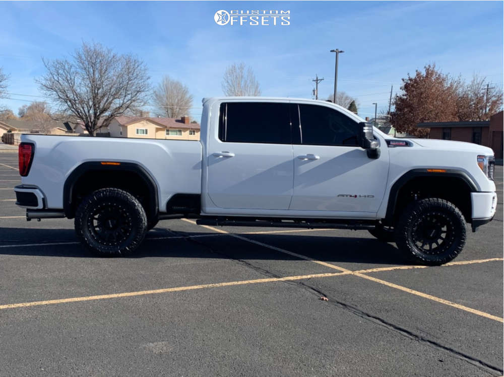 2020 GMC Sierra 2500 HD with 20x9 -12 Method Mr605 and 35/12.5R20 Nitto ...