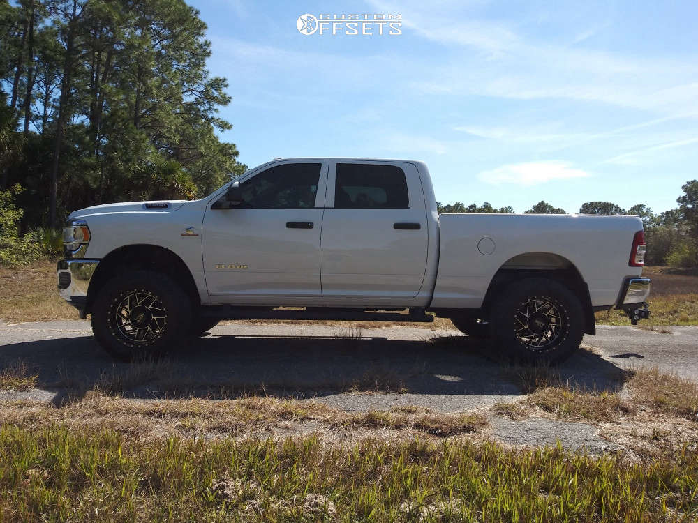 2019 Ram 2500 with 20x10 -18 Moto Metal Mo985 and 35/10.5R20 Toyo Tires ...