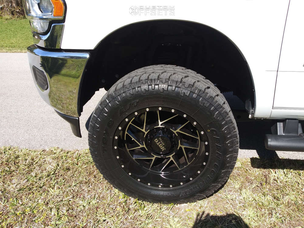 2019 Ram 2500 with 20x10 -18 Moto Metal Mo985 and 35/12.5R20 Toyo Tires ...