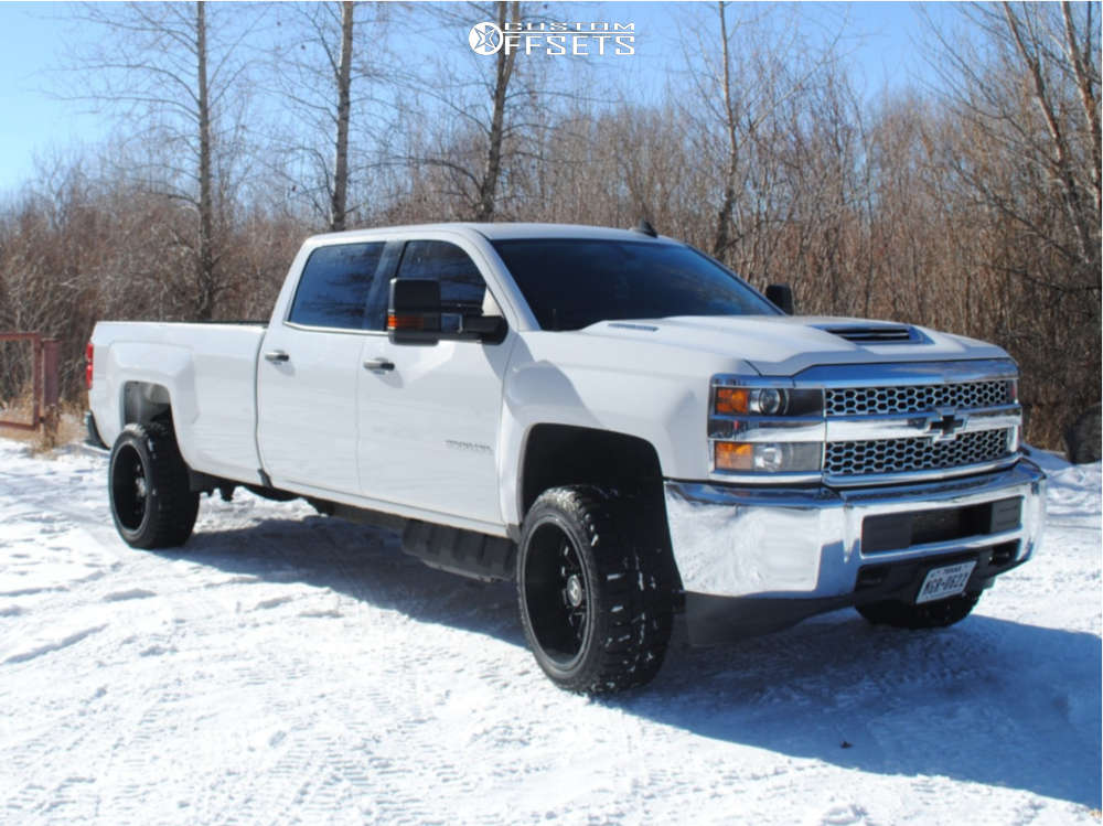2019 Chevrolet Silverado 2500 HD with 22x12 -44 Hostile Fury and 33/12.5R22 Gladiator QR900-MT ...