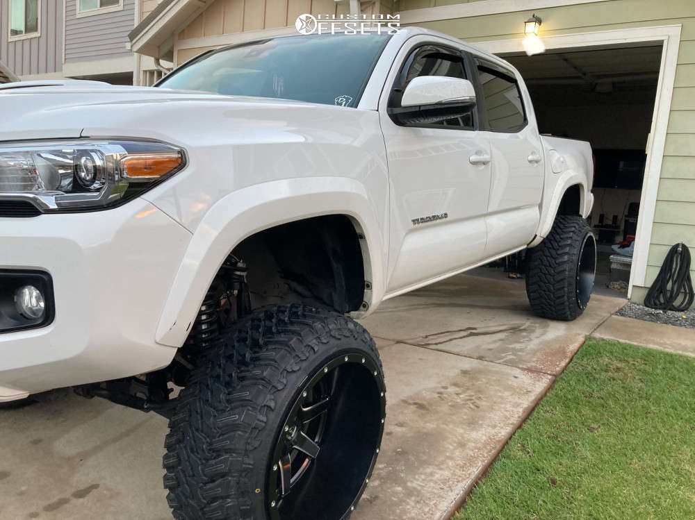 2019 Toyota Tacoma with 22x14 -76 Fuel Maverick and 33/12.5R22 Atturo ...