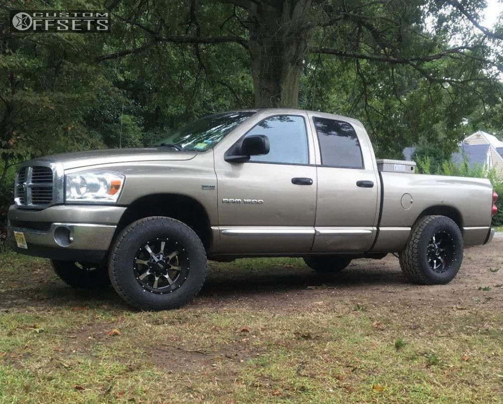 2007 Dodge Ram 1500 with 18x10 -24 Moto Metal Mo970 and 325/60R18 ...