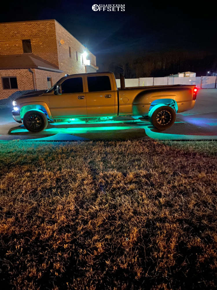 2002 Chevrolet Silverado 2500 with 18x10 -24 Fuel Throttle and 32/10 ...