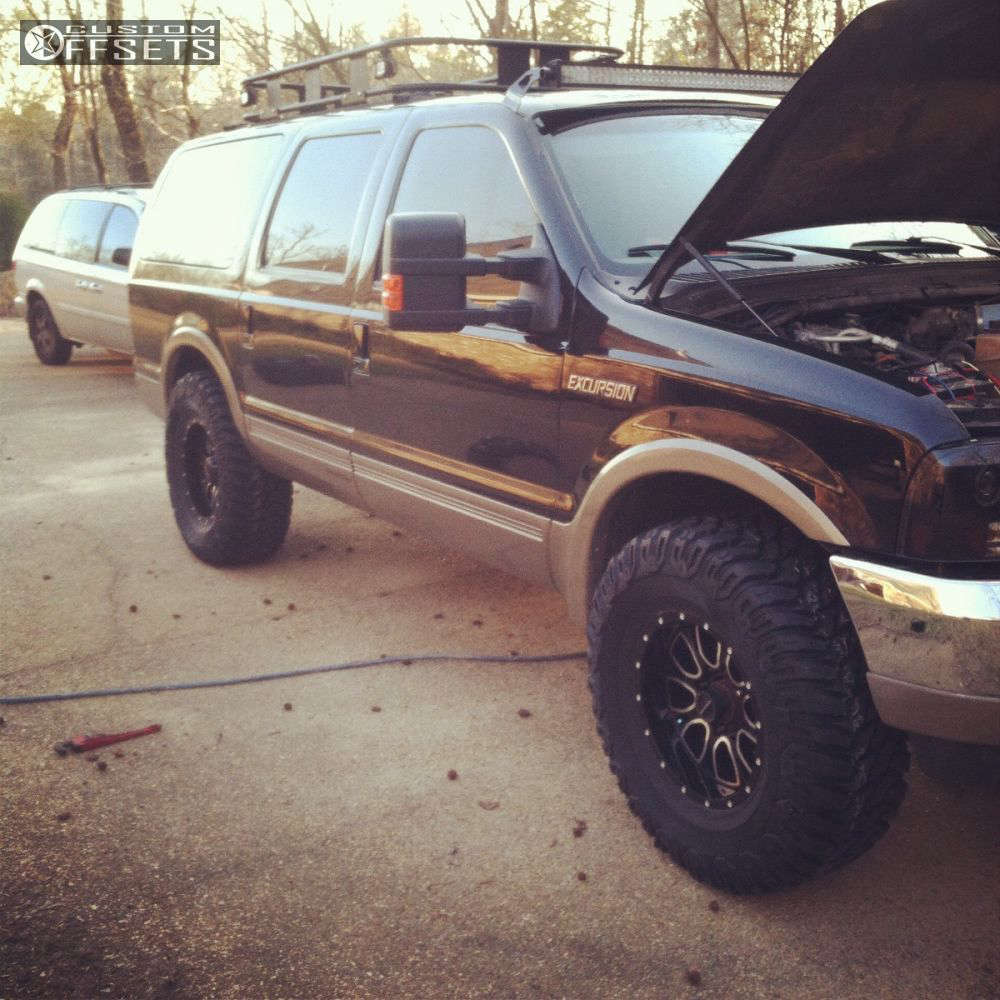 2000 Ford Excursion with 18x9 -12 Helo HE879 and 37/13.5R18 Cooper ...