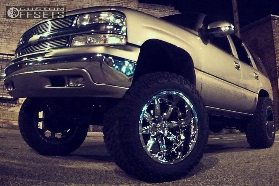 2002 Chevrolet Tahoe with 22x12 -44 Fuel Nutz and 37/13.5R22 Nitto ...