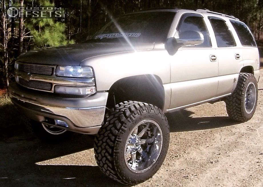 2002 Chevrolet Tahoe with 22x12 -44 Fuel Nutz and 37/13.5R22 Nitto ...