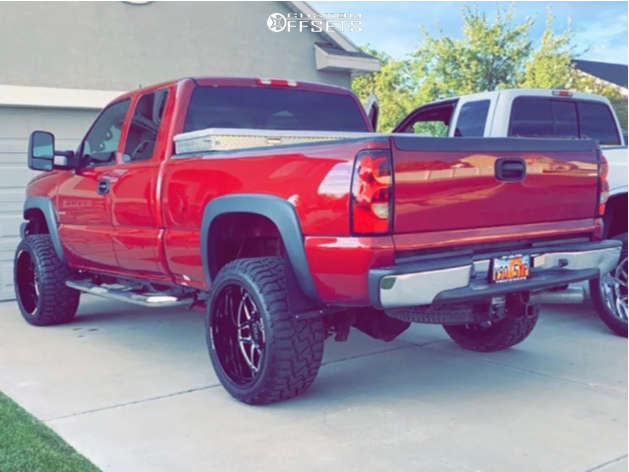 2004 Chevrolet Silverado 2500 HD with 22x12 -44 Moto Metal Mo992 and 33 ...