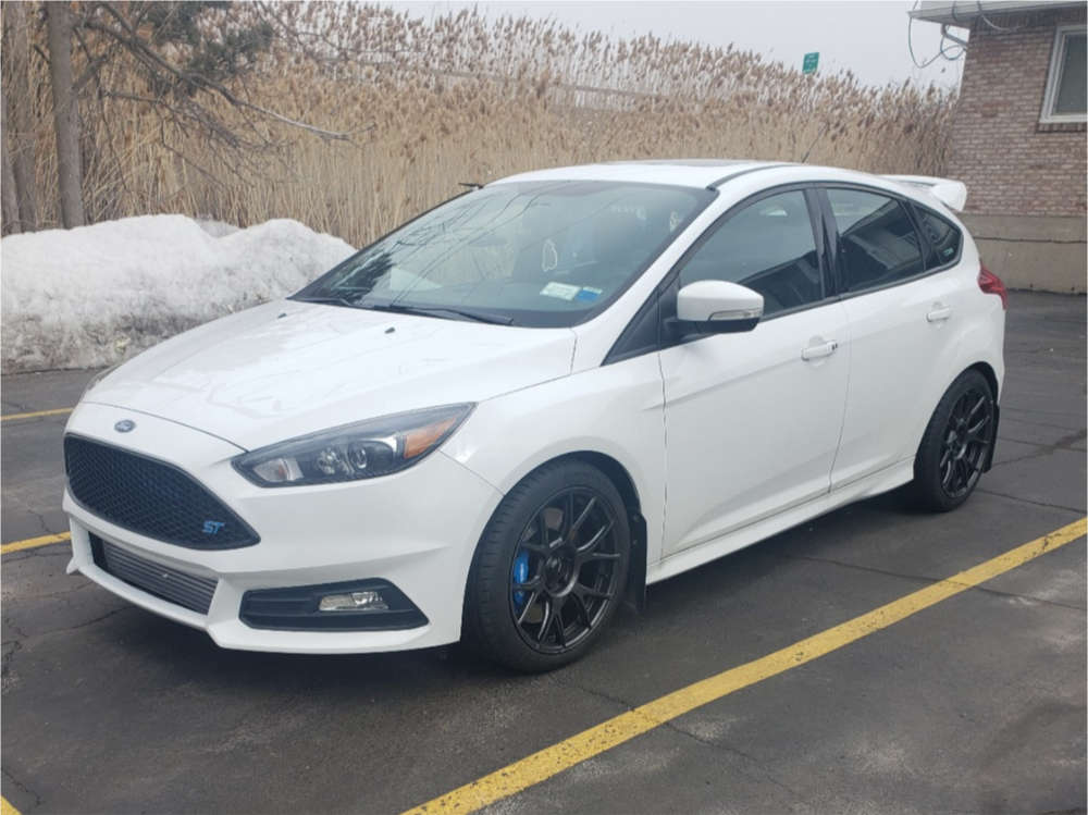 2018 Ford Focus with 18x8.5 43 Konig Ampliform and 225/40R18 General G ...