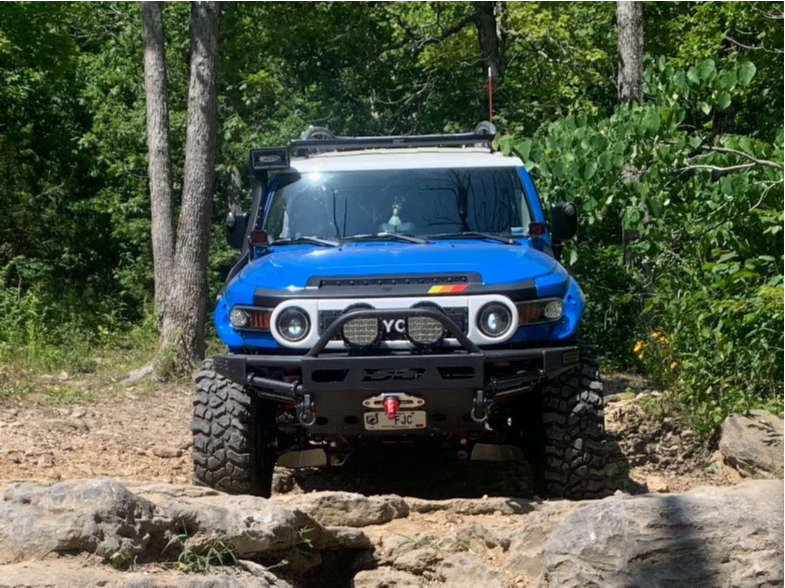 2007 Toyota FJ Cruiser with 17x9 -37.6499 Method Mr106 and 37/12.5R17 ...