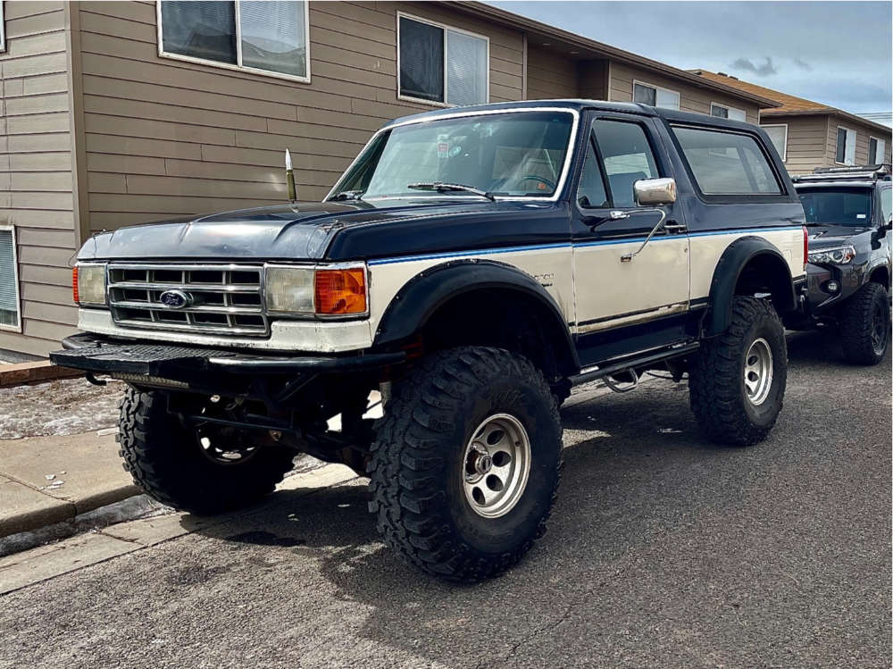 1990 Ford Bronco with 16x8 -25 Pro Comp Series 69 and 44/13.5R16 Super ...