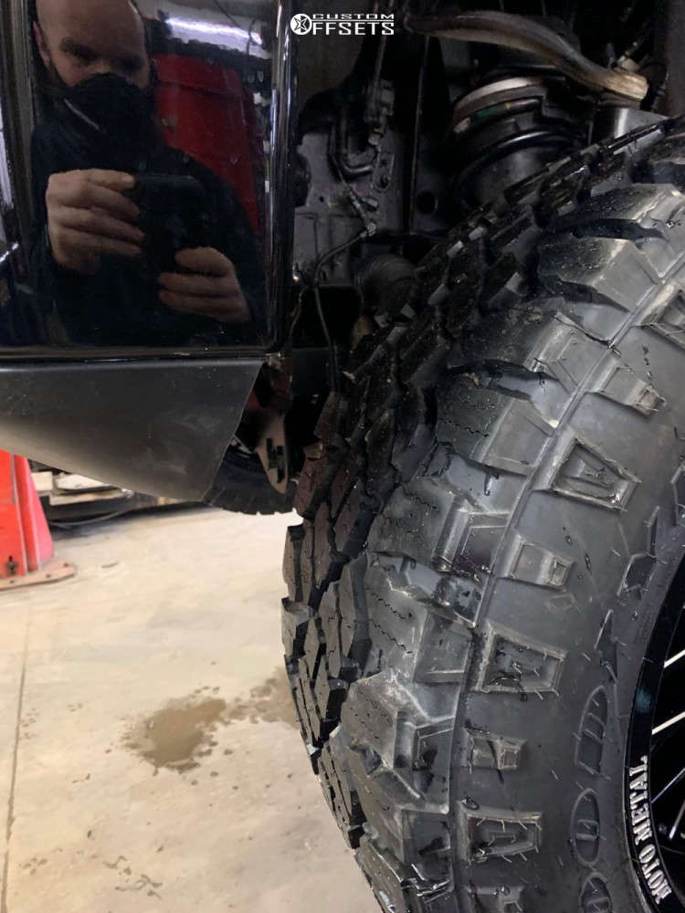 2019 GMC Sierra 1500 with 20x10 -18 Moto Metal Mo802 and 35/12.5R20 ...