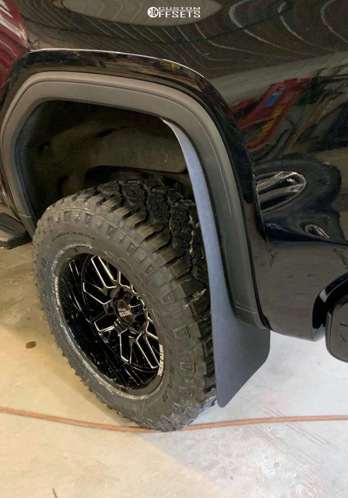 2019 GMC Sierra 1500 with 20x10 -18 Moto Metal Mo802 and 35/12.5R20 ...