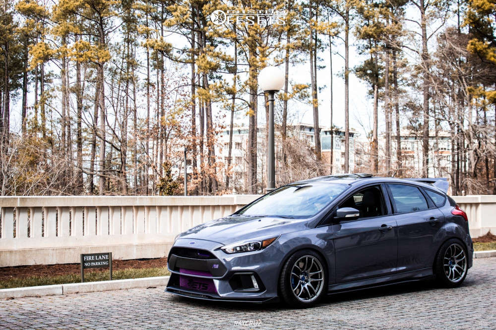 2017 Ford Focus with 18x9.5 38 Work Emotion Cr Kiwami and 255/40R18 ...