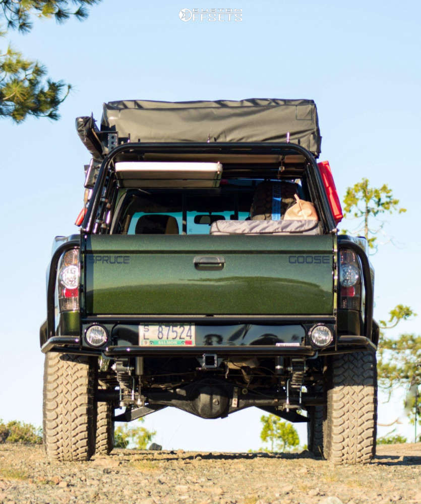 1998 Toyota Tacoma with 17x7 -0 Raceline Vector and 33/12.5R17 Hankook ...