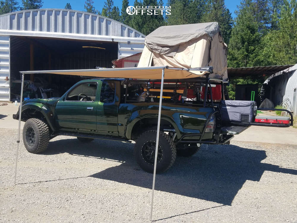 1998 Toyota Tacoma with 17x7 -0 Raceline Vector and 33/12.5R17 Hankook ...